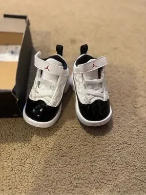 Nike | Shoes | Nike Toddler Sneakers In White And Black With Red ...